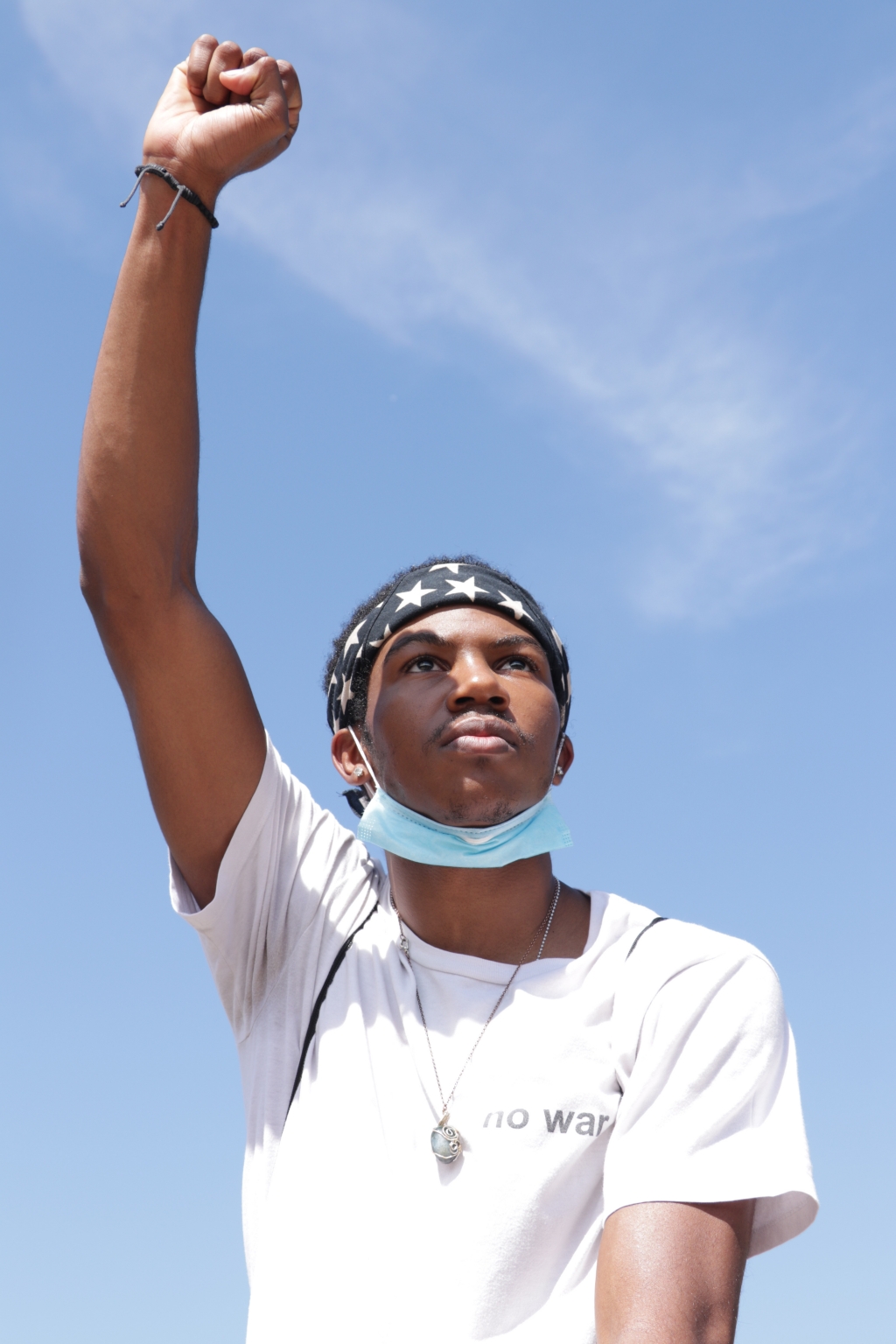 黑人运动家、警察，以及亚裔共同见证的 #BlackLivesMatter# 游行瞬间 – BIE 别的